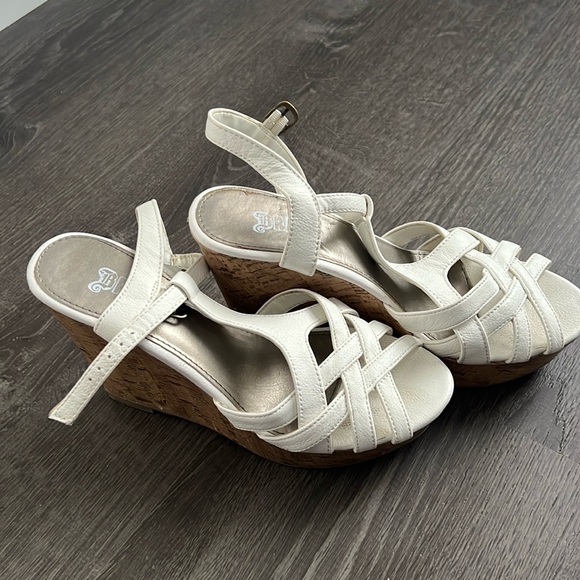 Brash | Shoes | Gently Used White Wedge Sandals | Poshmark